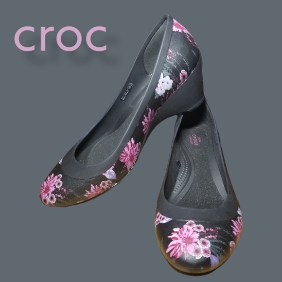 CROCS | Shoes | Crocs Lina Wedge Black Plum Floral | Poshmark